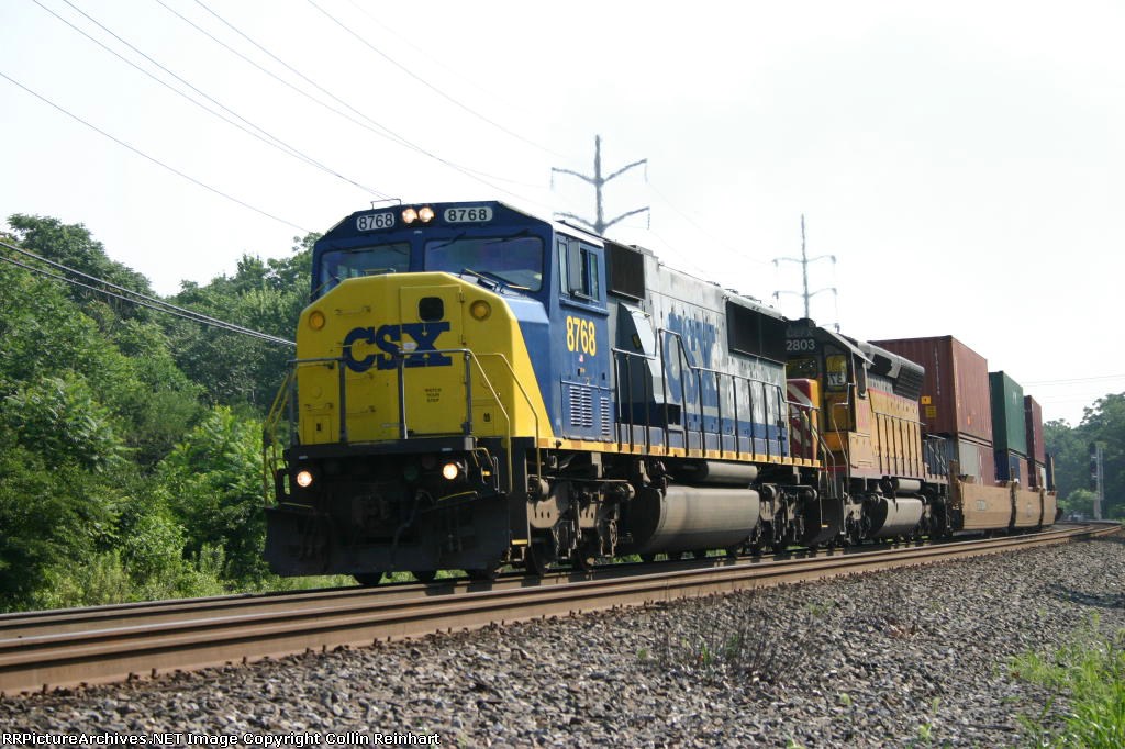 CSX 8768 & CEFX 2803